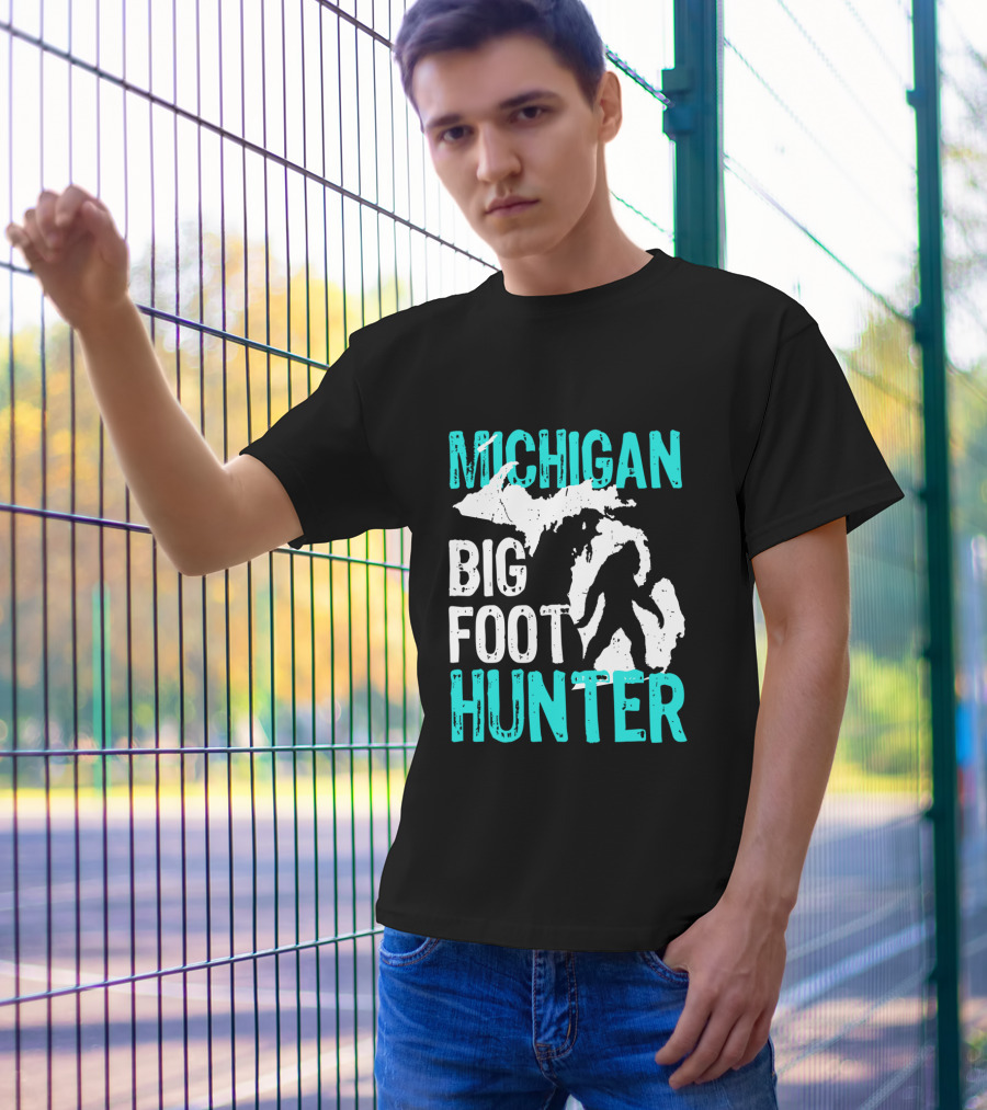 Michigan Bigfoot Hunter Bigfoot Silhouette On Michigan Map T-Shirt