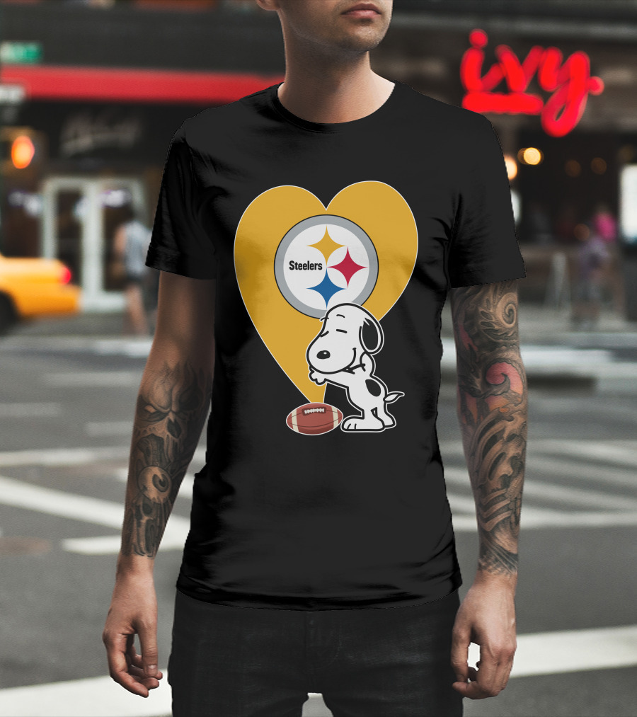 Pittsburgh Steelers Snoopy Hug Heart Football T-Shirt