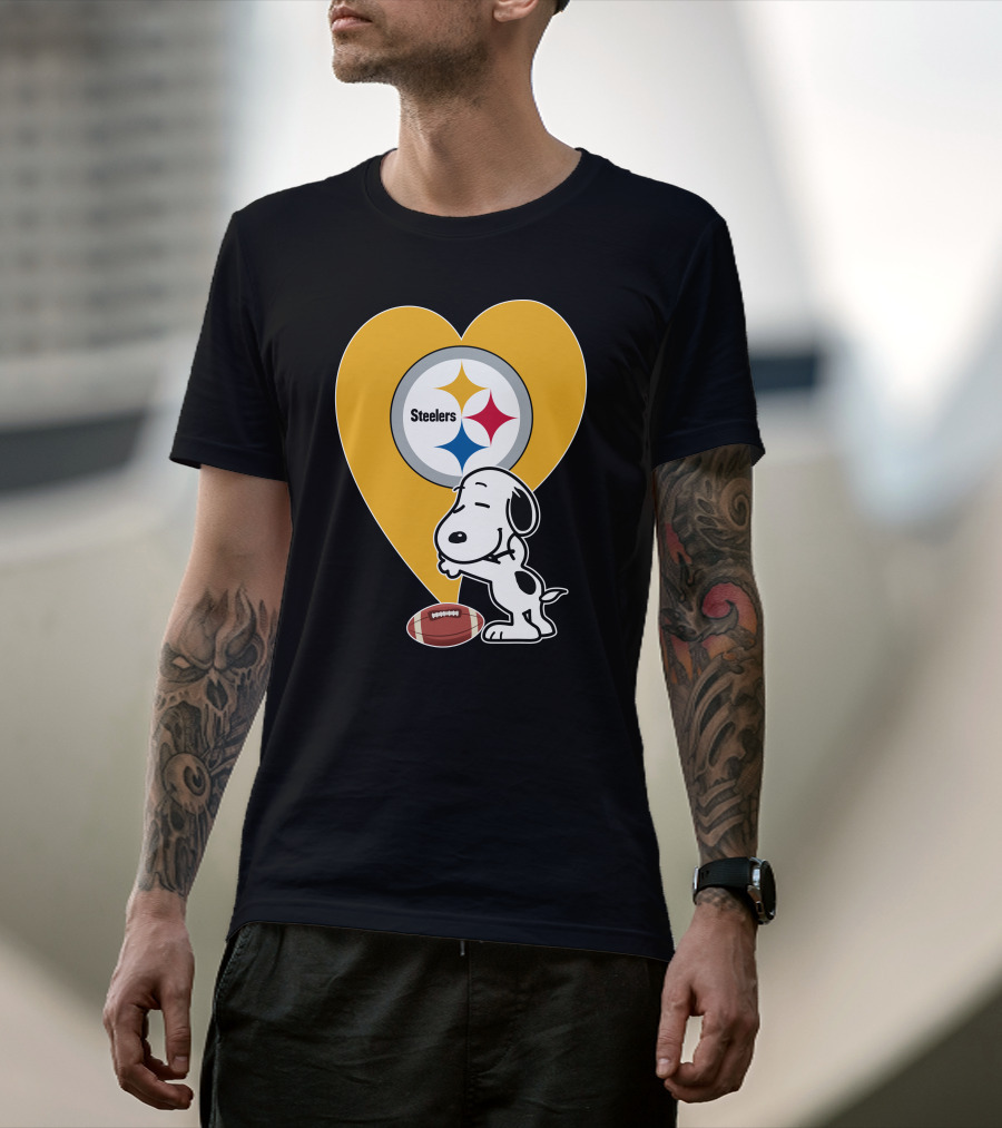 Pittsburgh Steelers Snoopy Hug Heart Football T-Shirt