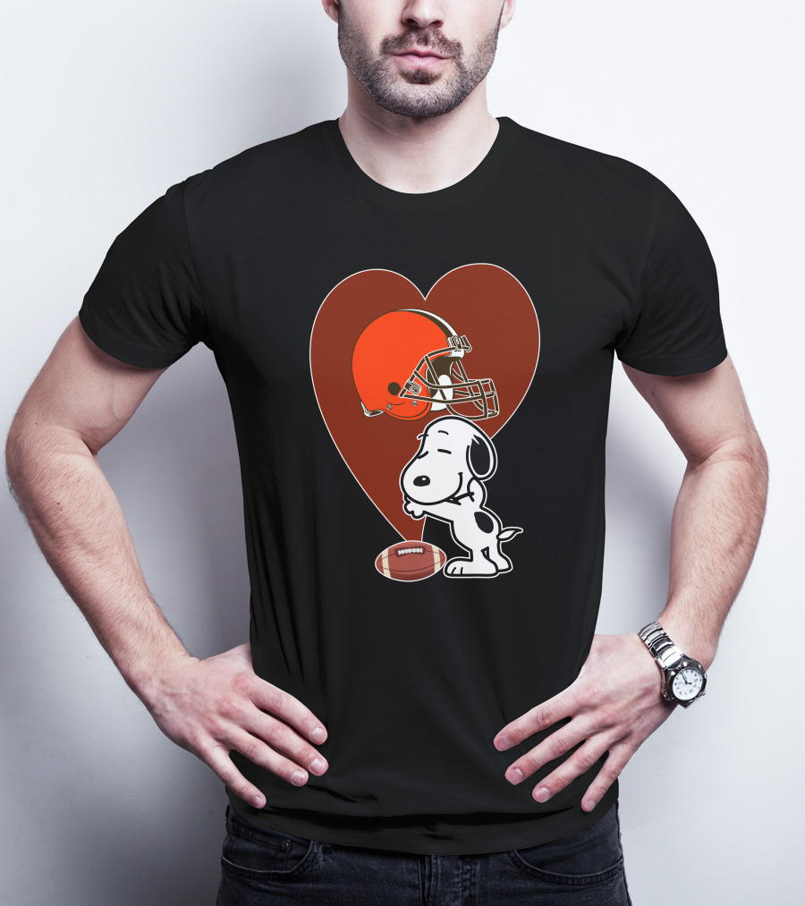 Cleveland Browns Snoopy Heart Football Helmet Hug T-Shirt