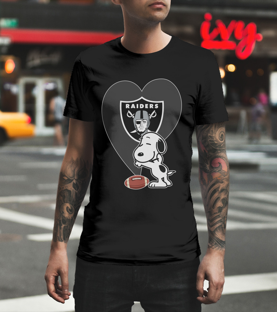 Las Vegas Raiders Snoopy Football Heart Hug T-Shirt