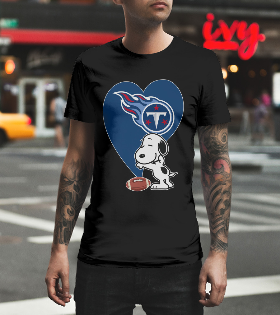 Tennessee Titans Snoopy Heart Football Hug T-Shirt