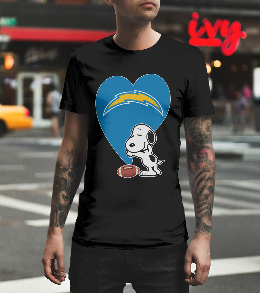 Los Angeles Chargers Snoopy Football Heart Hug T-Shirt