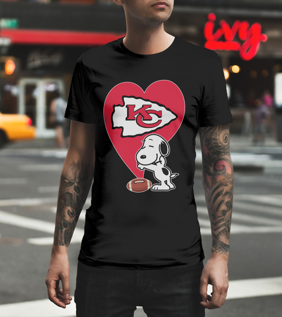 Kansas City Chiefs Heart Snoopy Football Hug T-Shirt