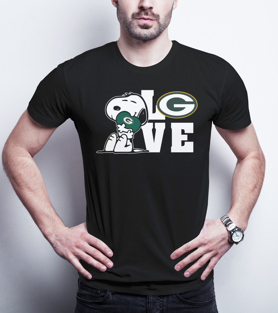 Snoopy Holding Green Bay Packers Football Love T-Shirt