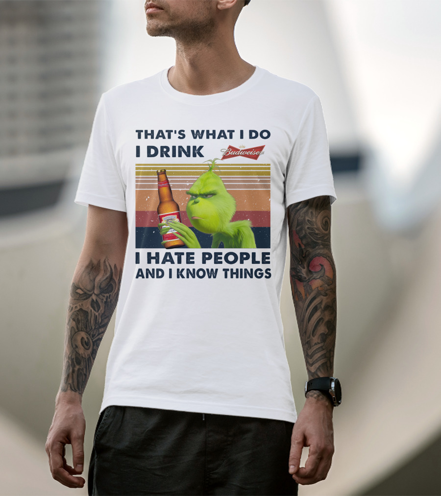 THAT'S WHAT I DO I DRINK BUDWEISER I HATE PEOPLE AND I KNOW THINGS T-Shirt