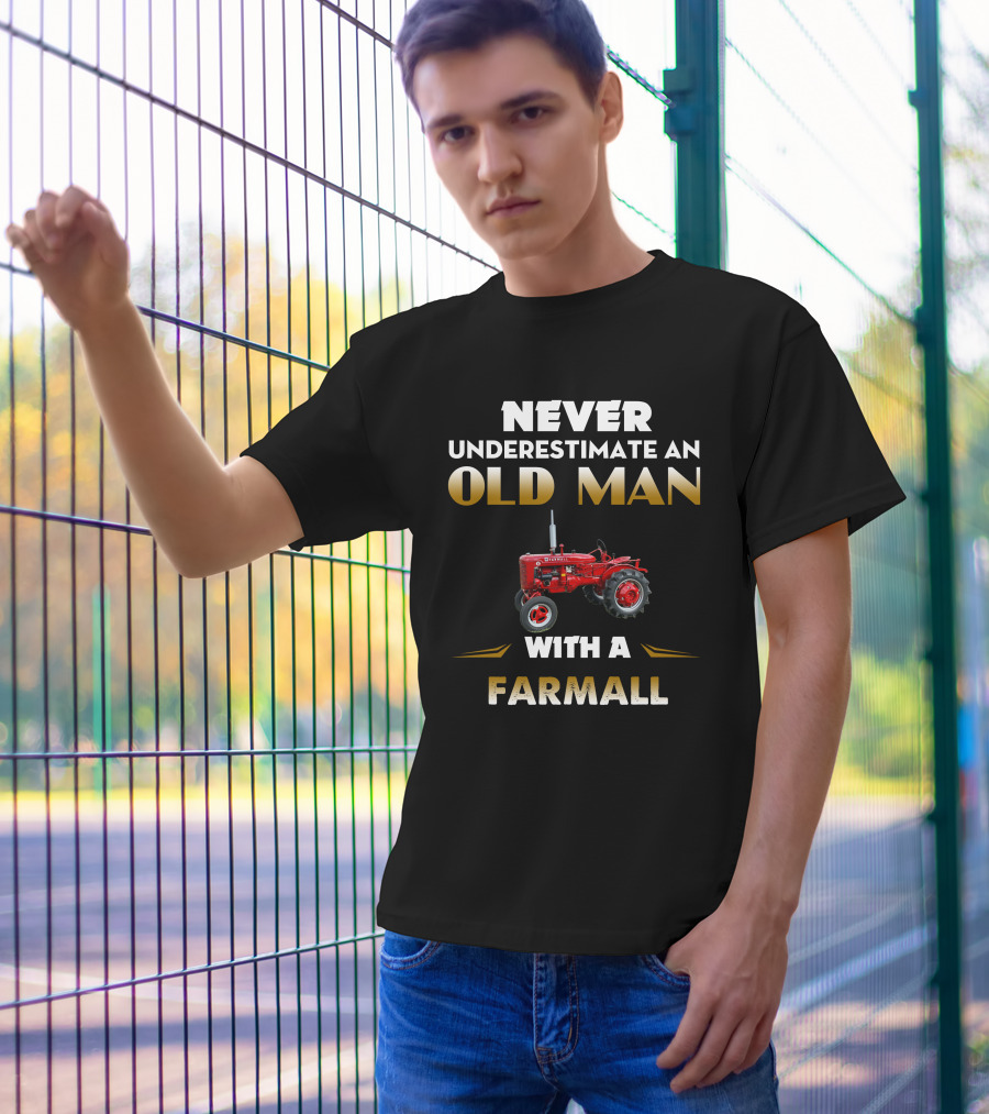 Never Underestimate An Old Man With A Farmall Supera T-Shirt