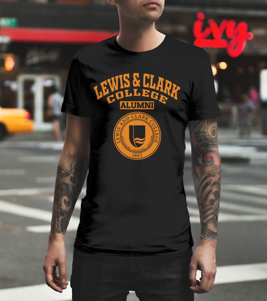 LEWIS And CLARK COLLEGE ALUMNI 1867 EXPLOARE DISCERE SOCIARE T-Shirt