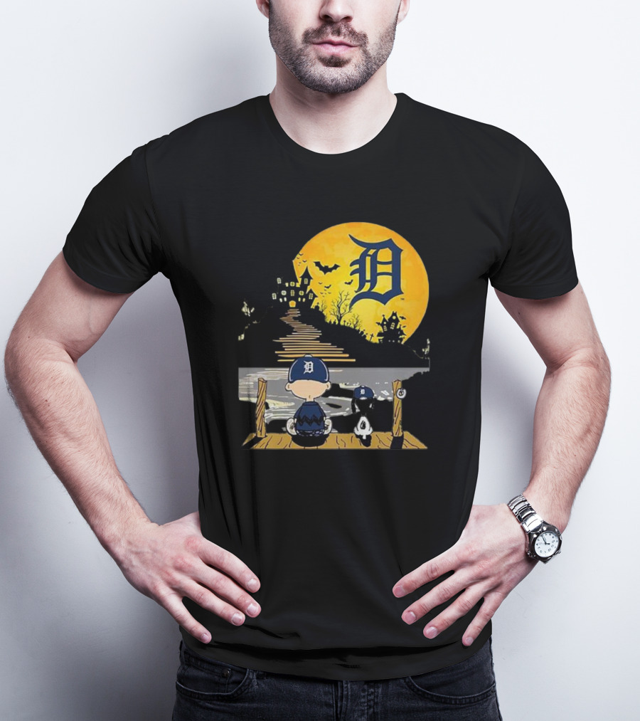 Snoopy Charlie Brown Detroit Tigers Halloween Moon Scene T-Shirt