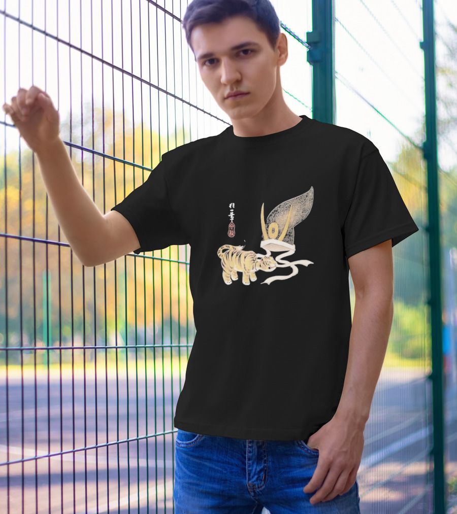 Edo Era Tiger And Samurai Helmet T-Shirt