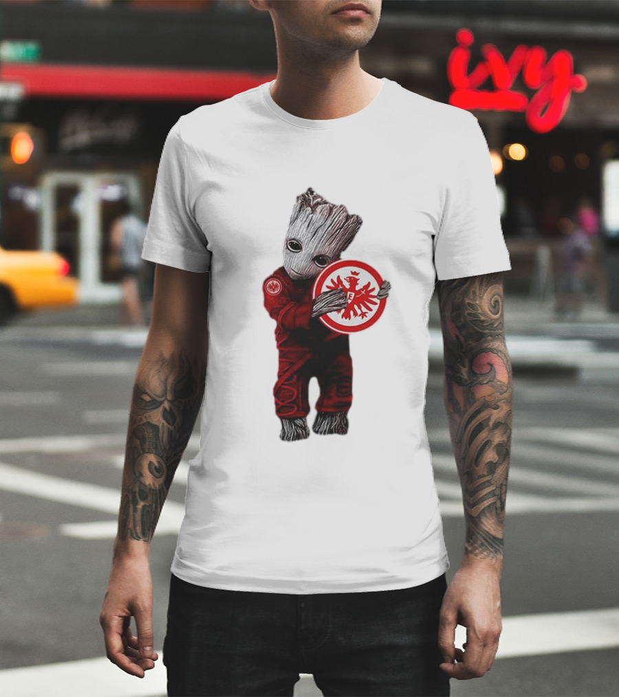 Baby Groot Hugging Eintracht Frankfurt Emblem T-Shirt
