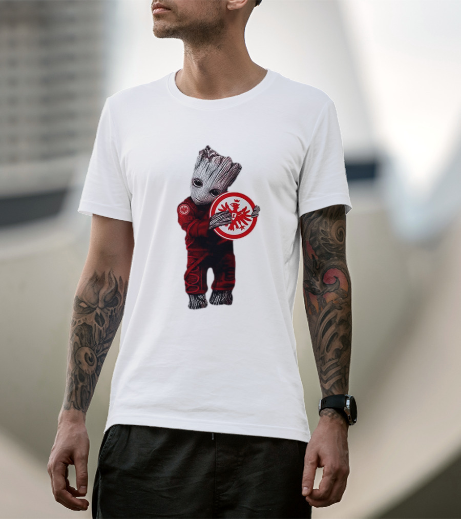Baby Groot Hugging Eintracht Frankfurt Emblem T-Shirt