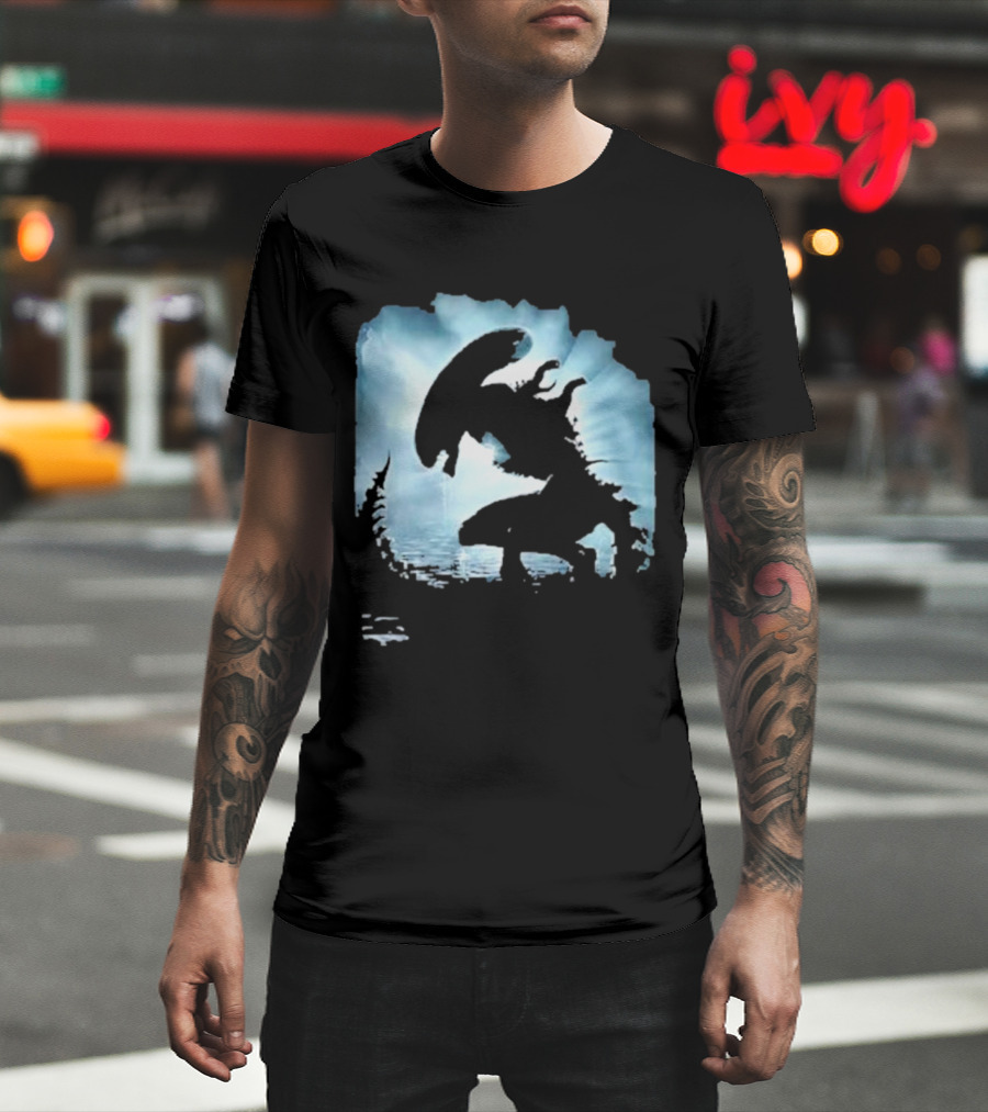 Alien Romulus Silhouette Against Oceanic Horizon 89 Rotten Tomatoes Debut T-Shirt