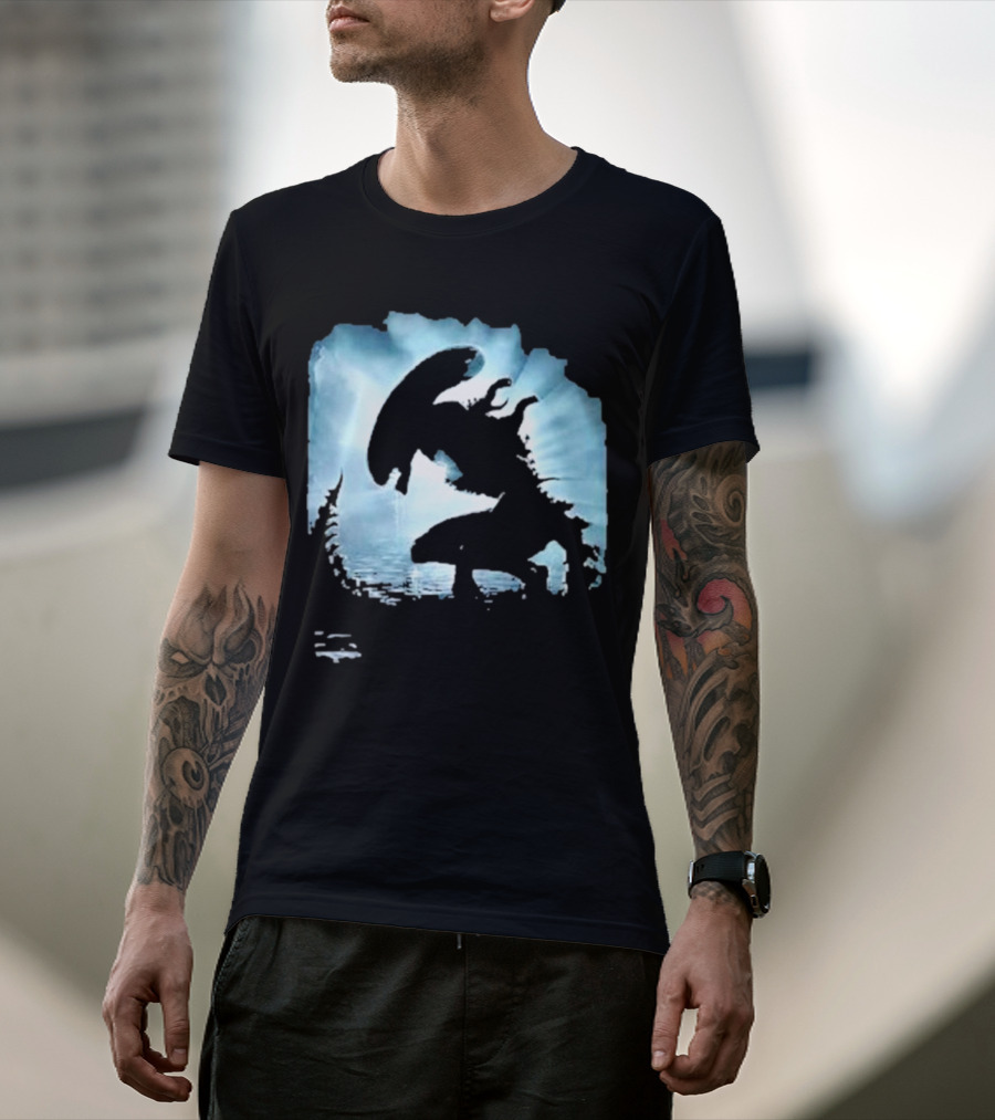 Alien Romulus Silhouette Against Oceanic Horizon 89 Rotten Tomatoes Debut T-Shirt