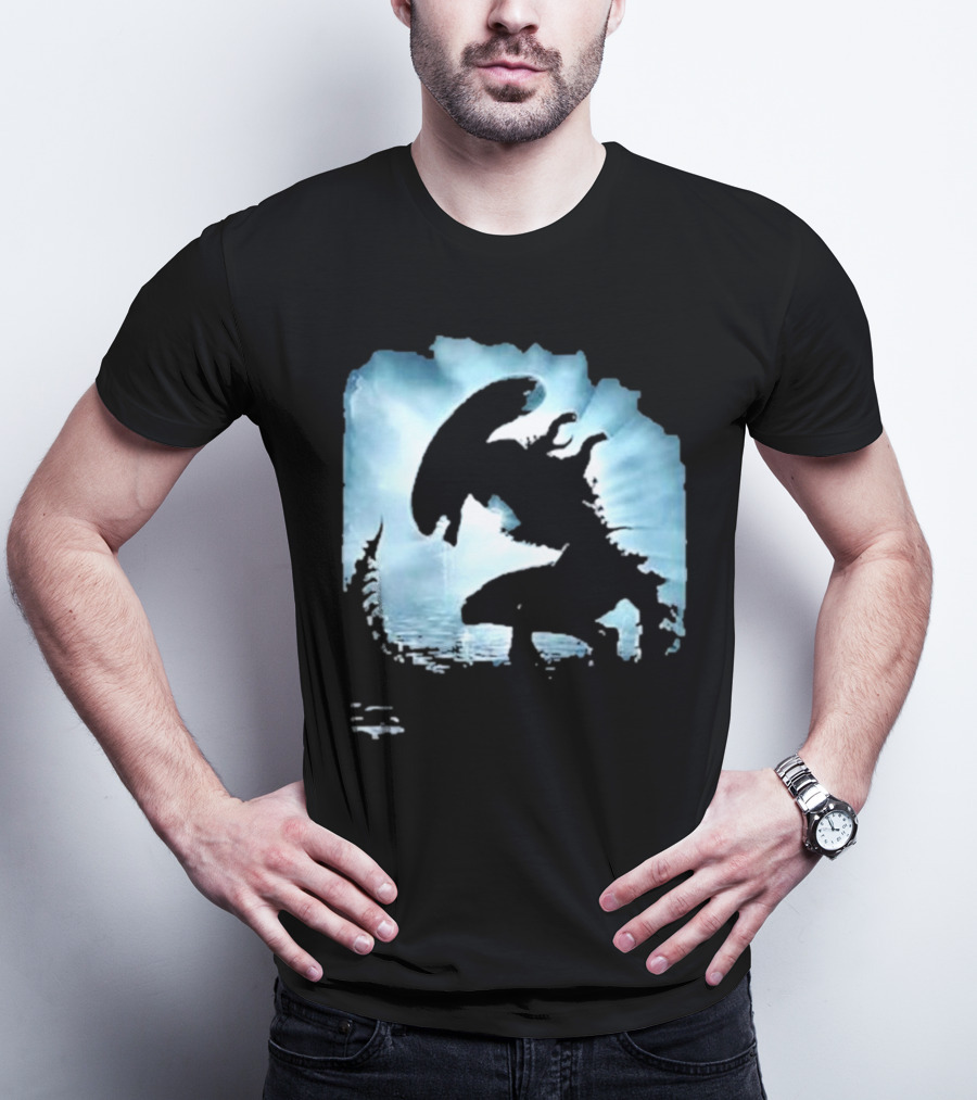 Alien Romulus Silhouette Against Oceanic Horizon 89 Rotten Tomatoes Debut T-Shirt