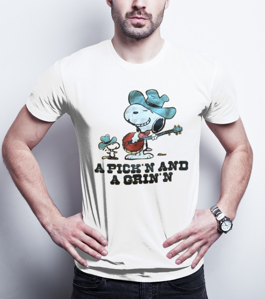 Snoopy A Pick’n And A Grin’n Country Banjo Player Cowboy Hat T-Shirt