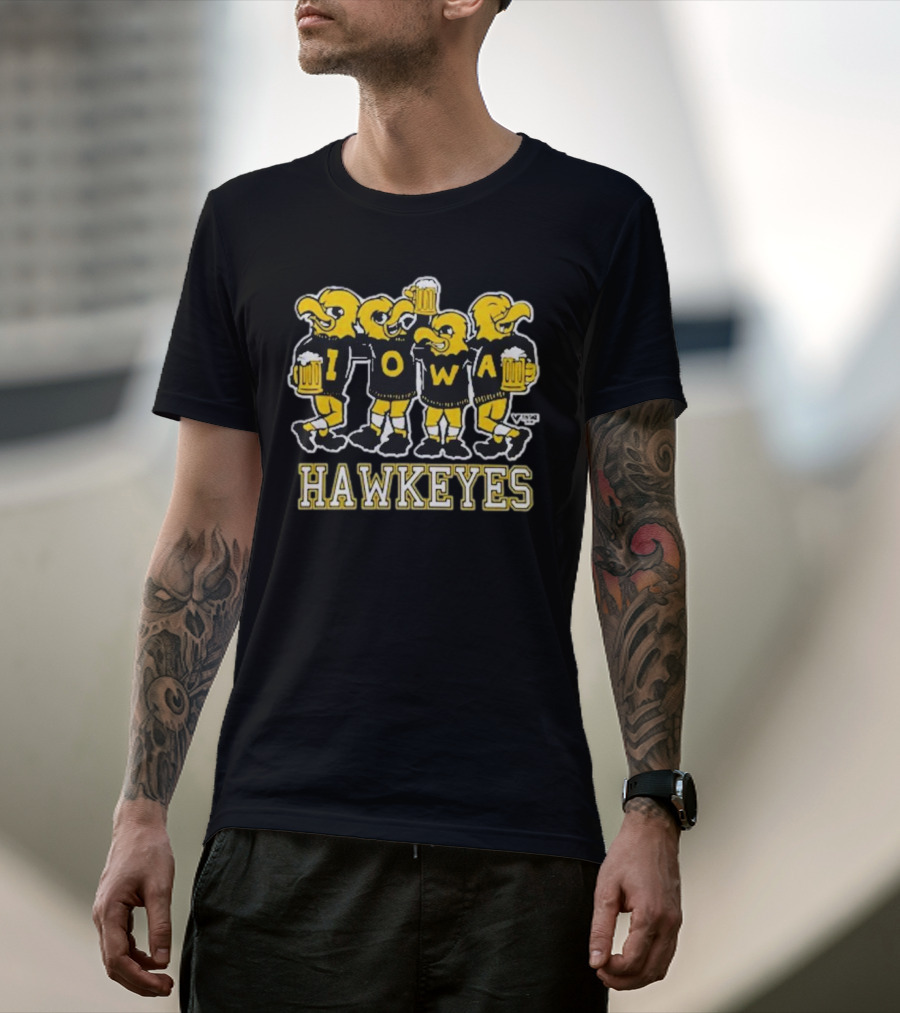 Vintage Iowa Hawkeyes Drinking Eagle Mascots T-Shirt