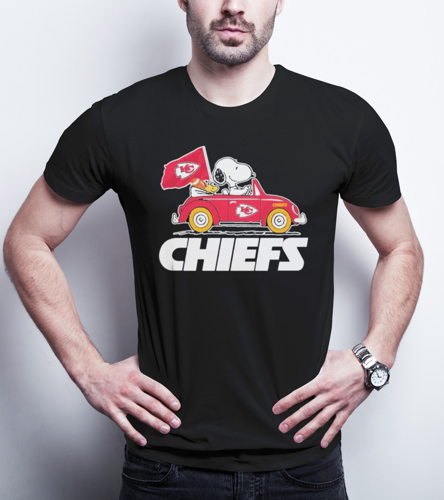 Snoopy Kansas City Chiefs Car With Flag T-Shirt
