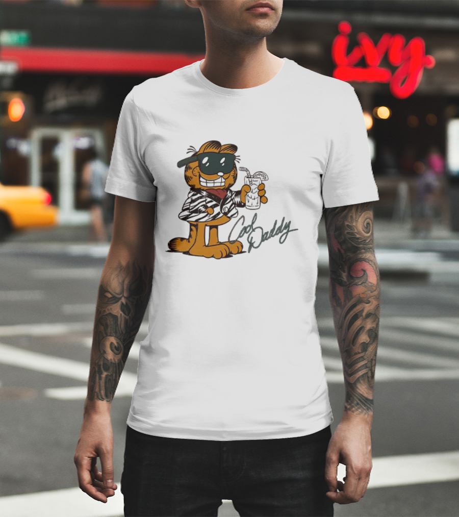 Garfield Cool Daddy Sunglasses Drink T-Shirt
