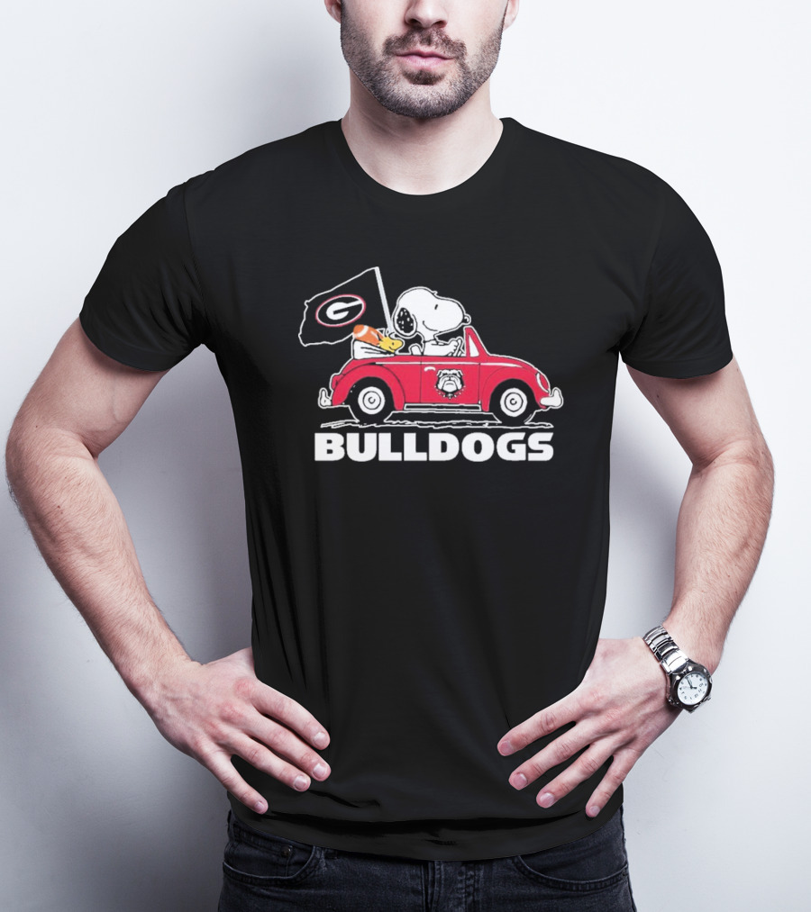 Snoopy And Woodstock Driving Georgia Bulldogs Car With Flag T-Shirt