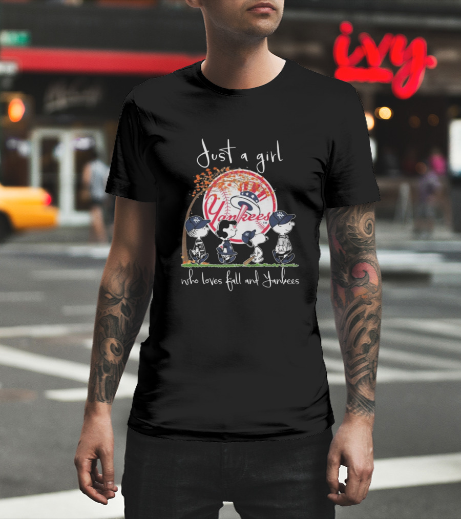 Just A Girl Who Loves Fall And Yankees Peanuts Characters T-Shirt