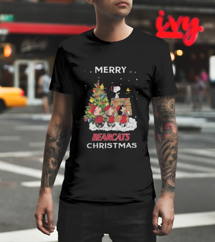 Cincinnati Bearcats Snoopy Friends Merry Christmas T-Shirt
