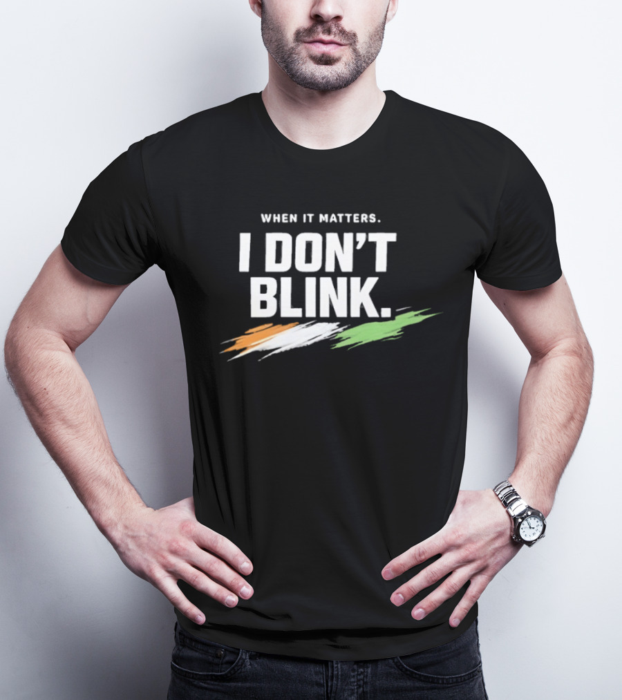 When It Matters I Don't Blink Bold Text With Orange White Green Brush Strokes T-Shirt