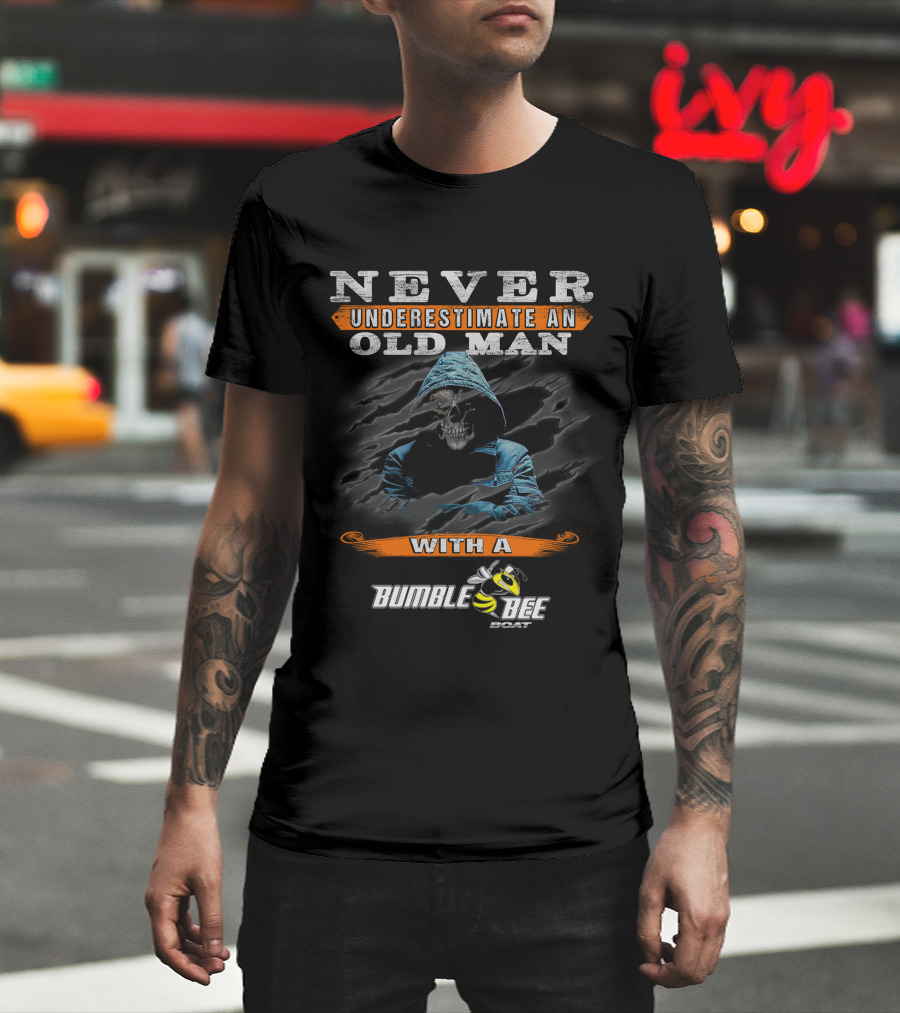 NEVER UNDERESTIMATE AN OLD MAN WITH A BUMBLE BEE BOAT T-Shirt