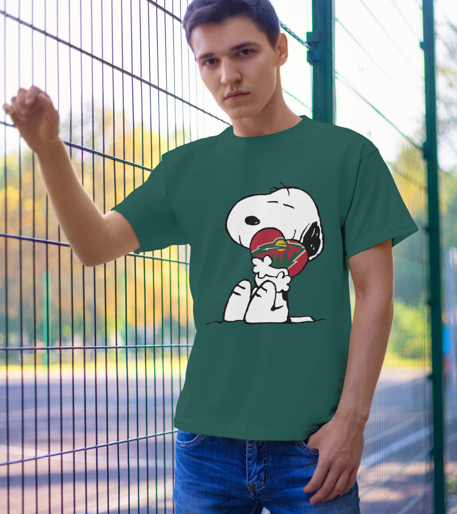 Minnesota Wild Snoopy Hugging Heart T-Shirt
