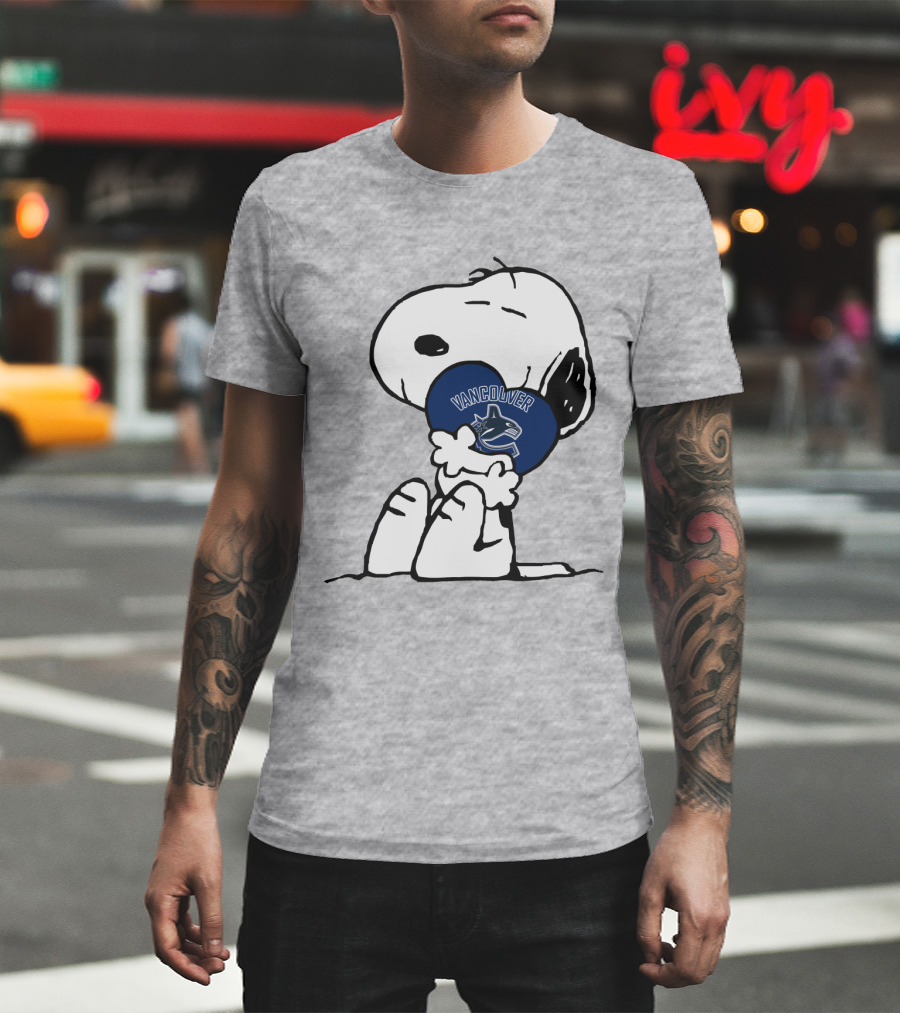 Vancouver Canucks Snoopy Hockey Puck T-Shirt