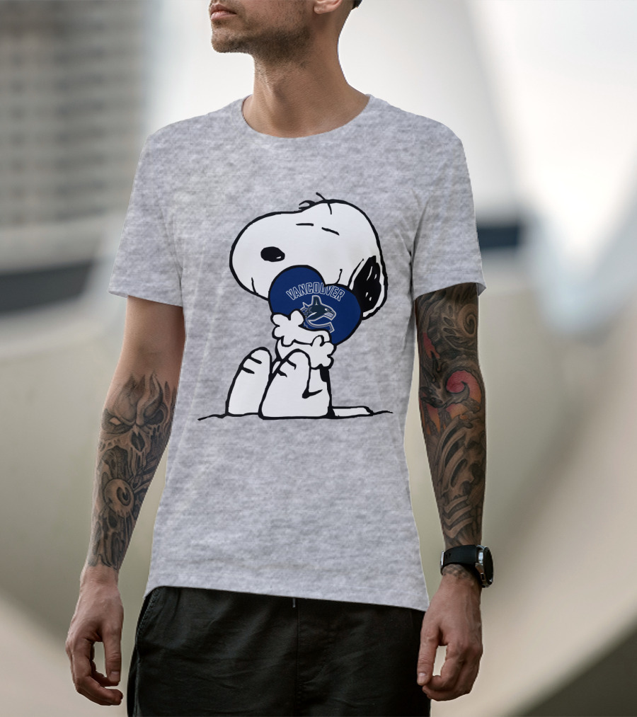 Vancouver Canucks Snoopy Hockey Puck T-Shirt