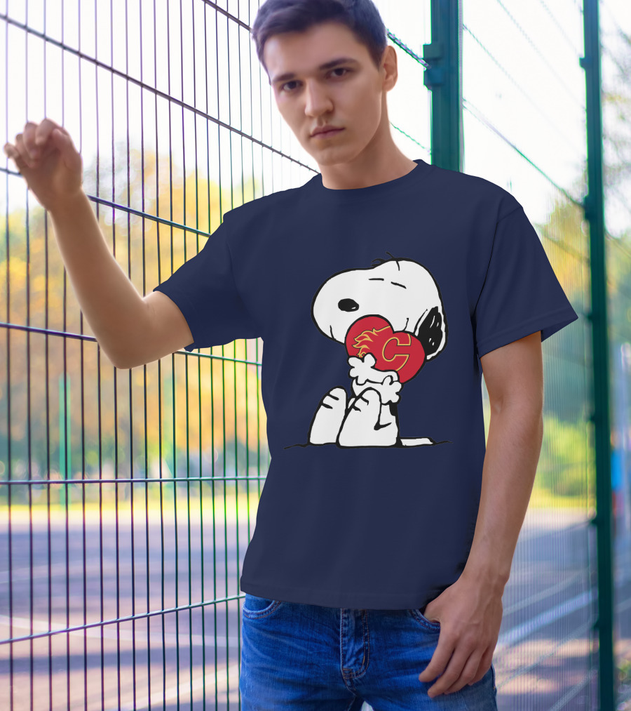 Snoopy Hugging Calgary Flames Heart T-Shirt