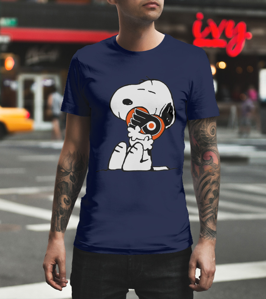 Snoopy Holding Philadelphia Flyers T-Shirt
