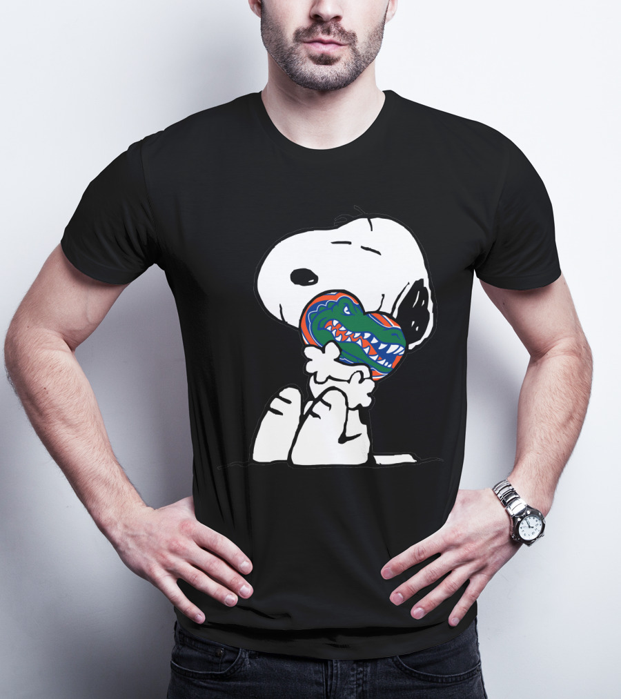 Snoopy Holding Florida Gators Heart T-Shirt