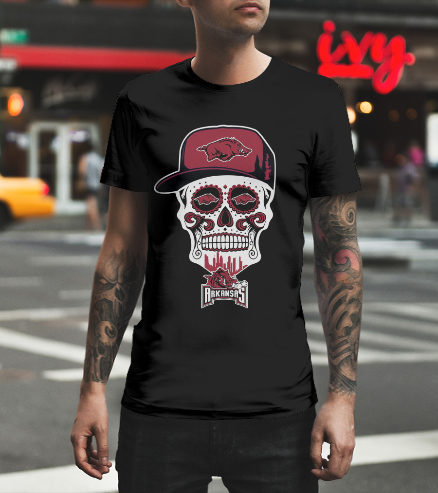 Arkansas Razorbacks Skull With Hat And City Skyline T-Shirt