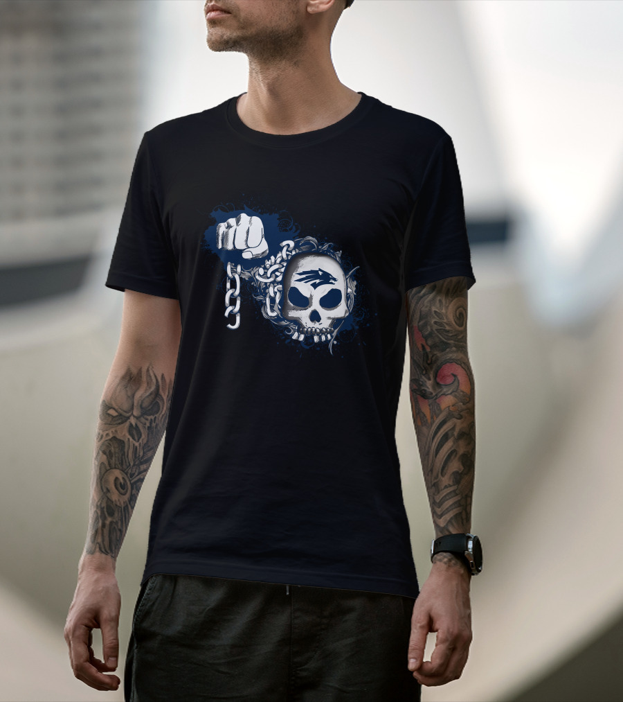Nevada Wolf Pack Skull And Chains T-Shirt