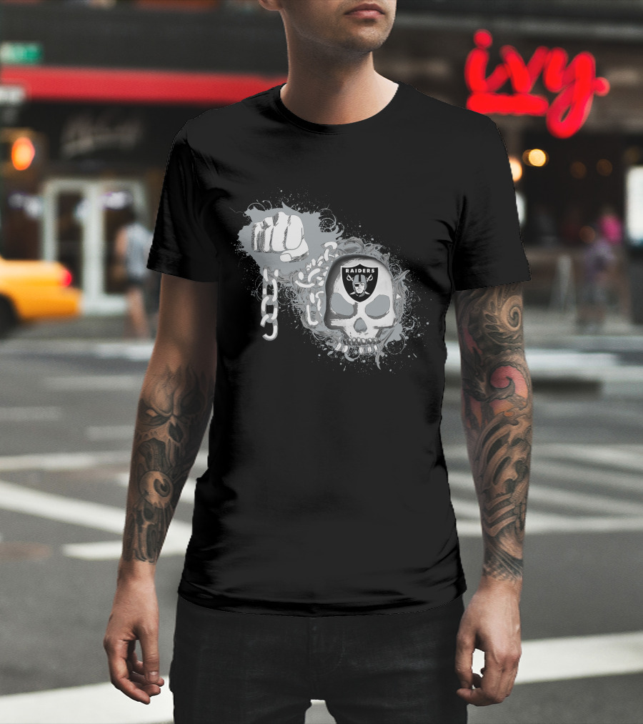 Las Vegas Raiders Skull And Fist Graphic With Chains T-Shirt