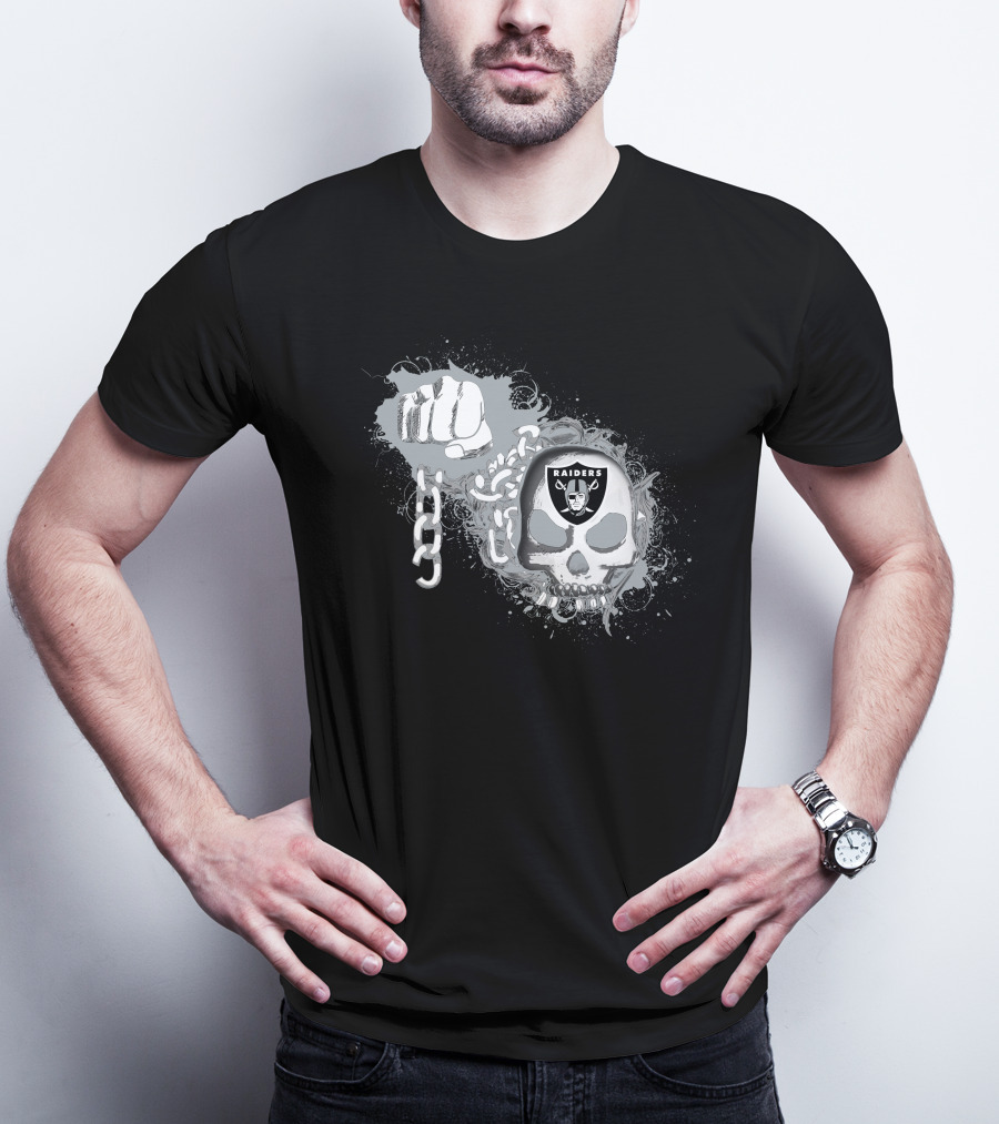 Las Vegas Raiders Skull And Fist Graphic With Chains T-Shirt