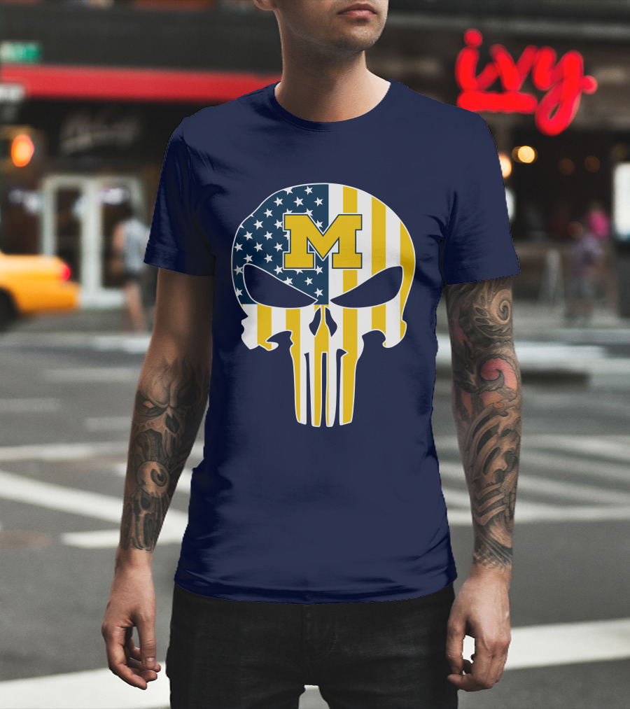Michigan Wolverines Punisher Skull American Flag M T-Shirt