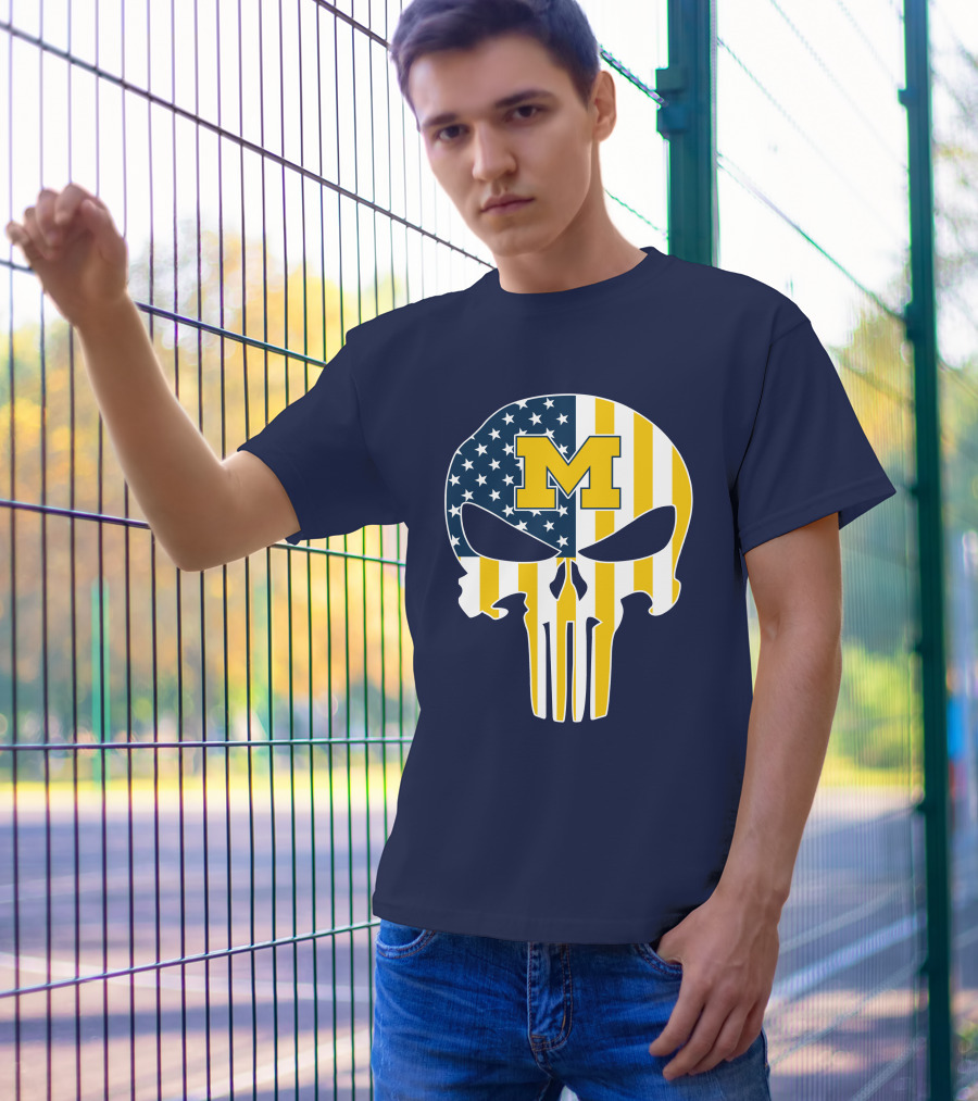Michigan Wolverines Punisher Skull American Flag M T-Shirt