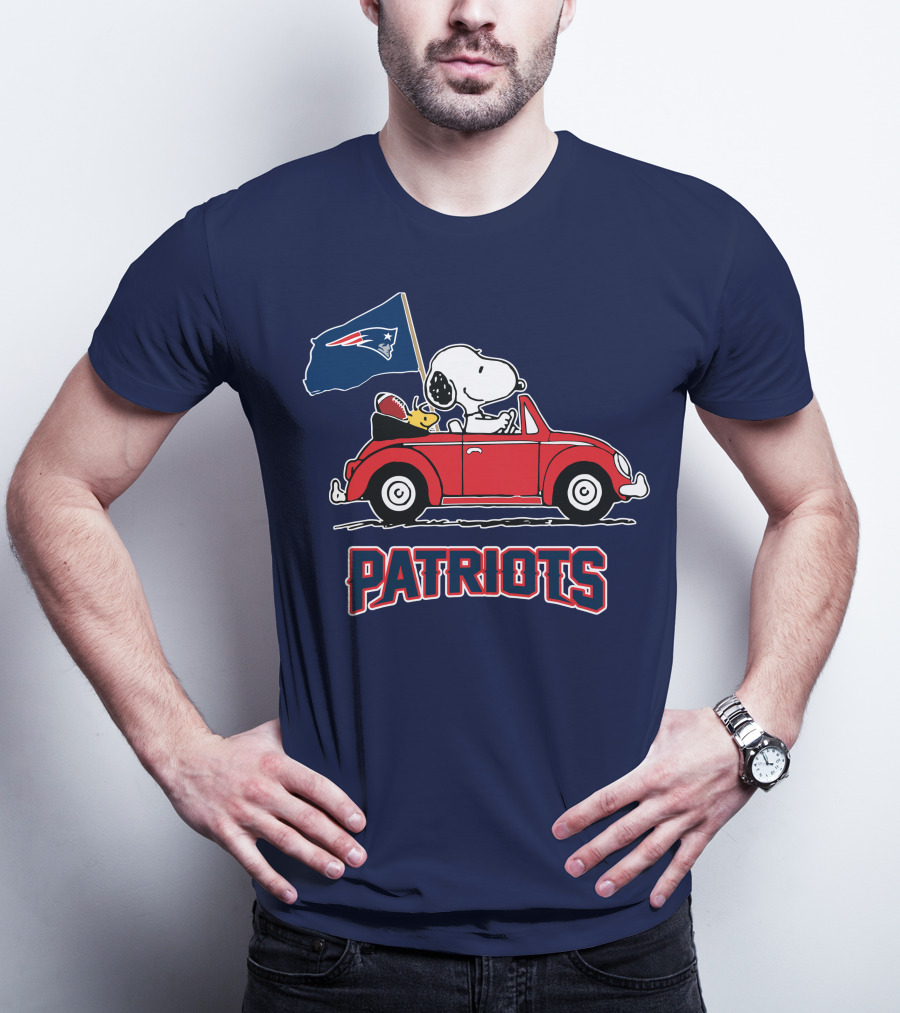 New England Patriots Snoopy Driving Classic Red Car With Flag T-Shirt