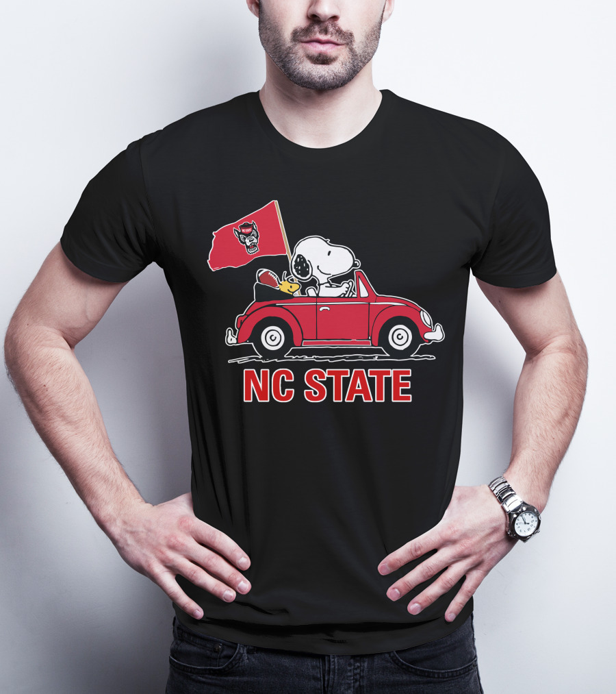 NC State Wolfpack Snoopy Red Car Football Flag T-Shirt