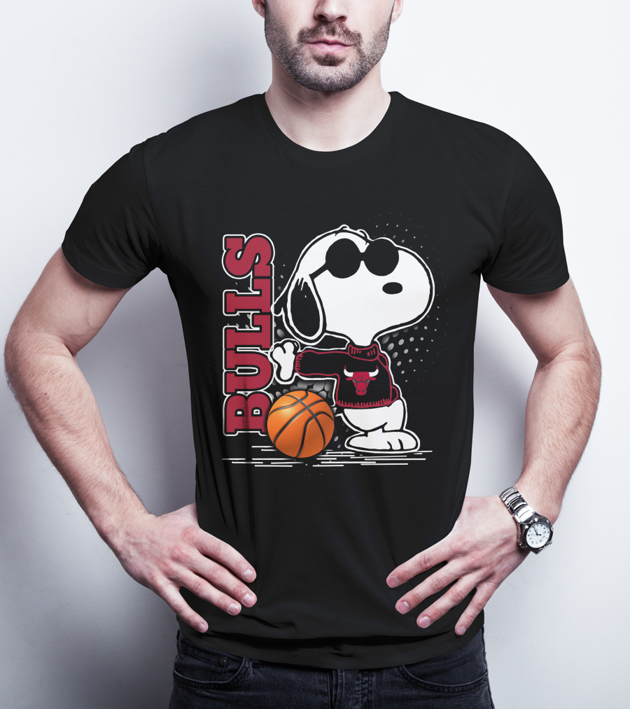 Bulls Snoopy With Basketball And Chicago Bulls Red T-Shirt
