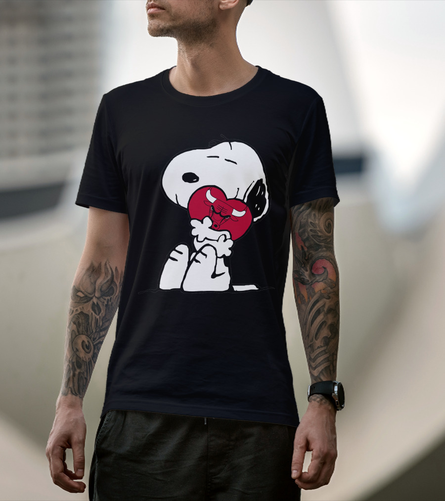 Snoopy Hugging Chicago Bulls Basketball Heart T-Shirt