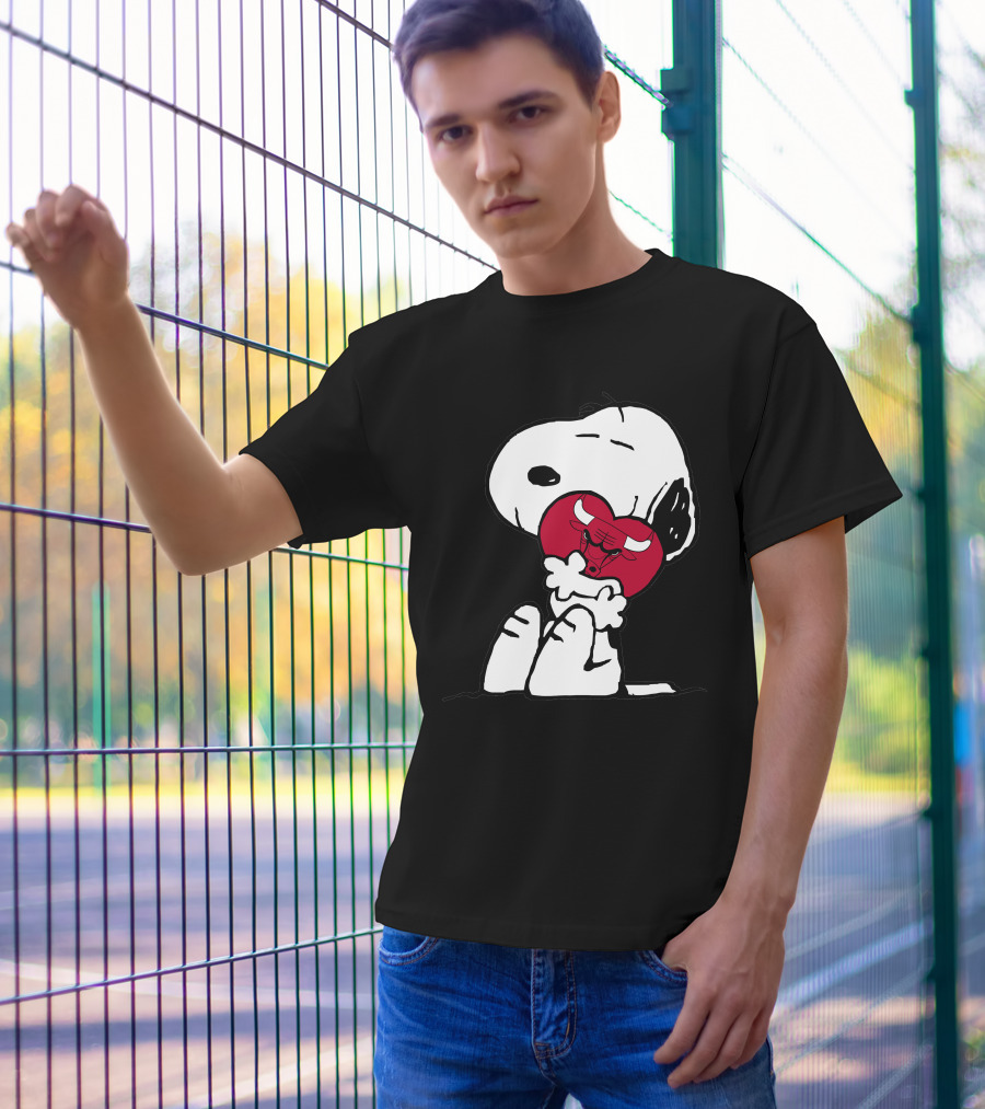 Snoopy Hugging Chicago Bulls Basketball Heart T-Shirt