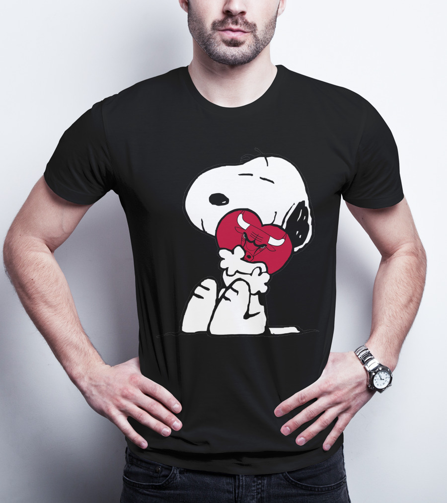 Snoopy Hugging Chicago Bulls Basketball Heart T-Shirt