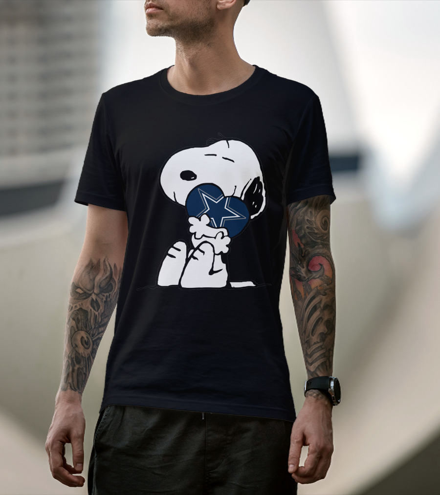 Snoopy Holding Dallas Cowboys Heart T-Shirt