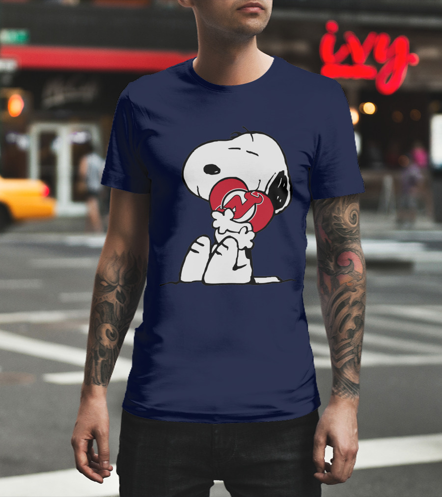 New Jersey Devils Snoopy Hugging Hockey T-Shirt