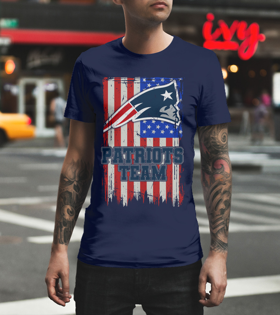 New England Patriots Team Logo With American Flag T-Shirt