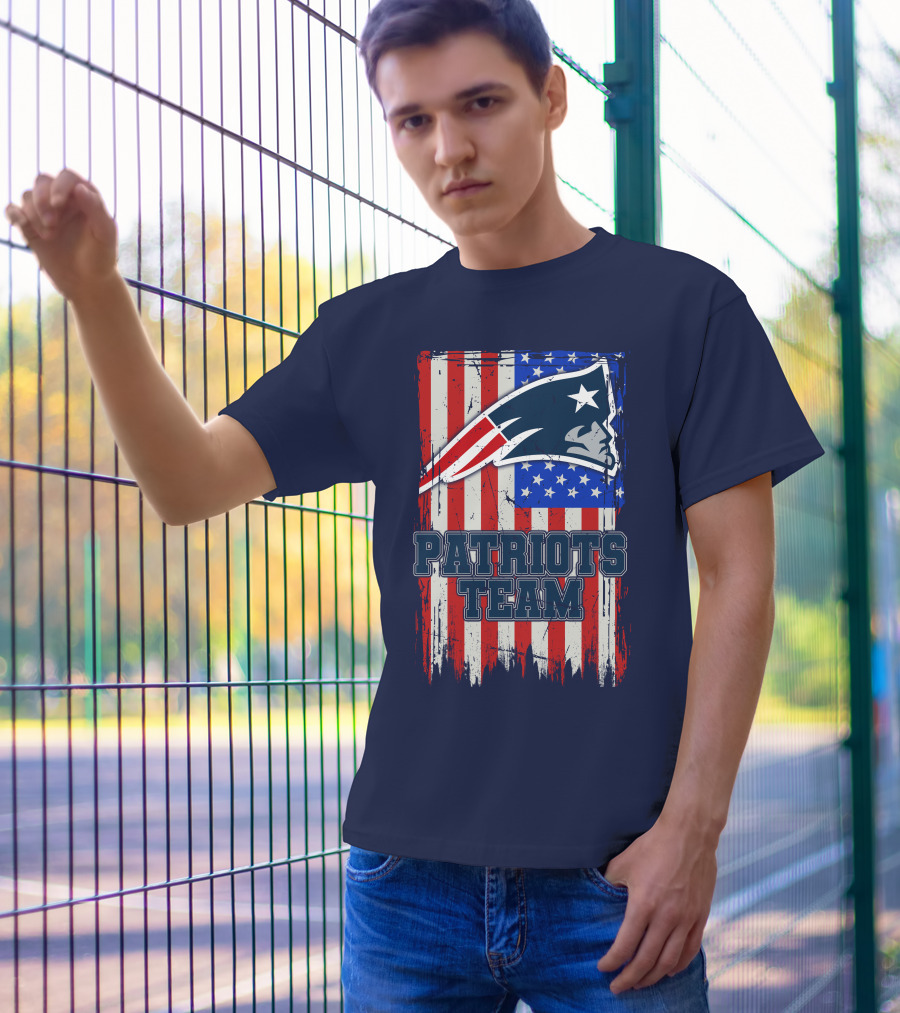 New England Patriots Team Logo With American Flag T-Shirt